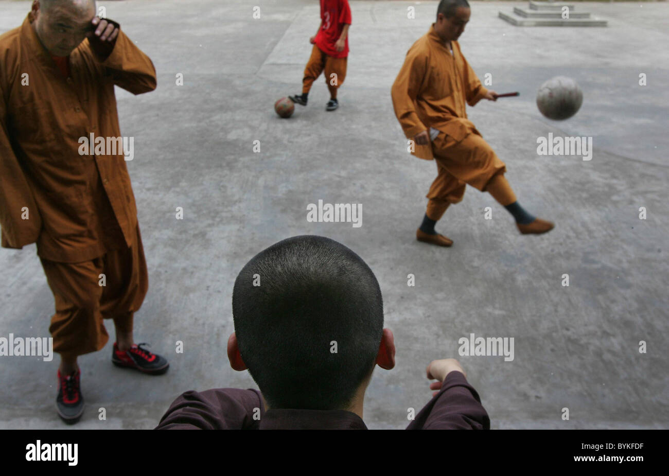 MONK MAGIC SHOWS ENGLAND FOOTBALL TEAM TRUE PATH TO GLORY Has Steve ...