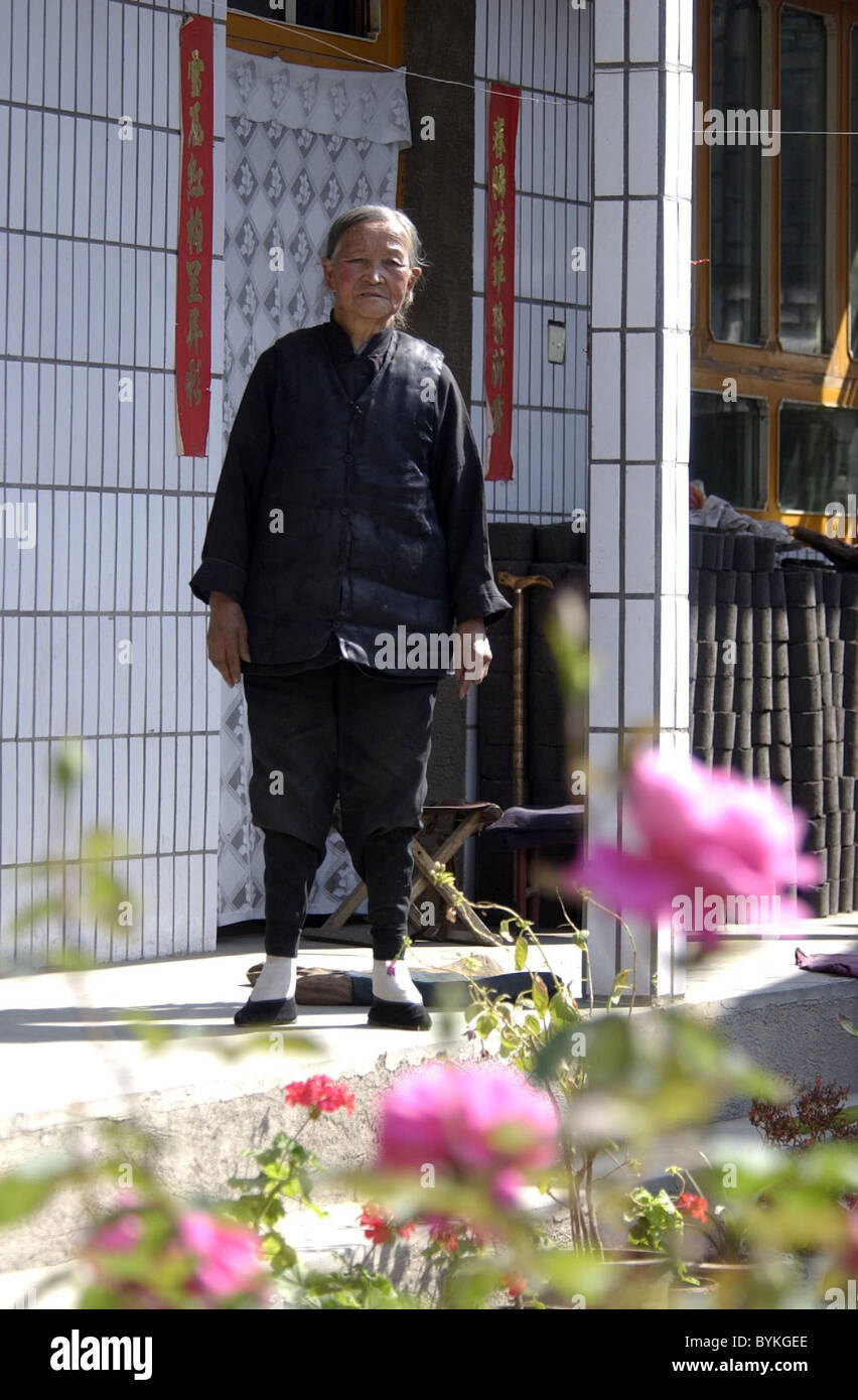 BOUND FEET Forget a toned body and perfect skin. In China, small feet ...