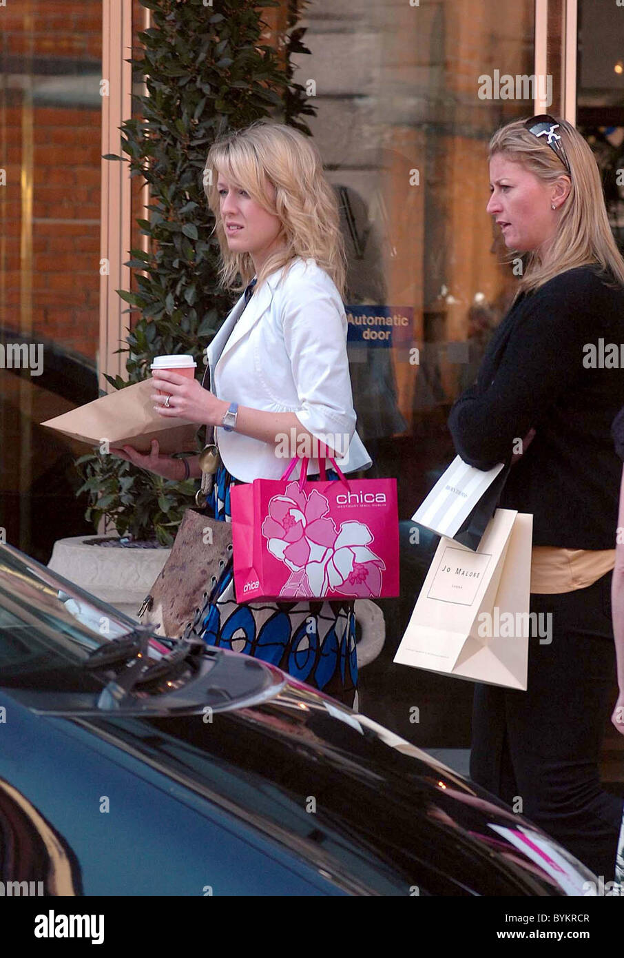 Michael Carrick's girlfriend Lisa Roughead out shopping with friends ...