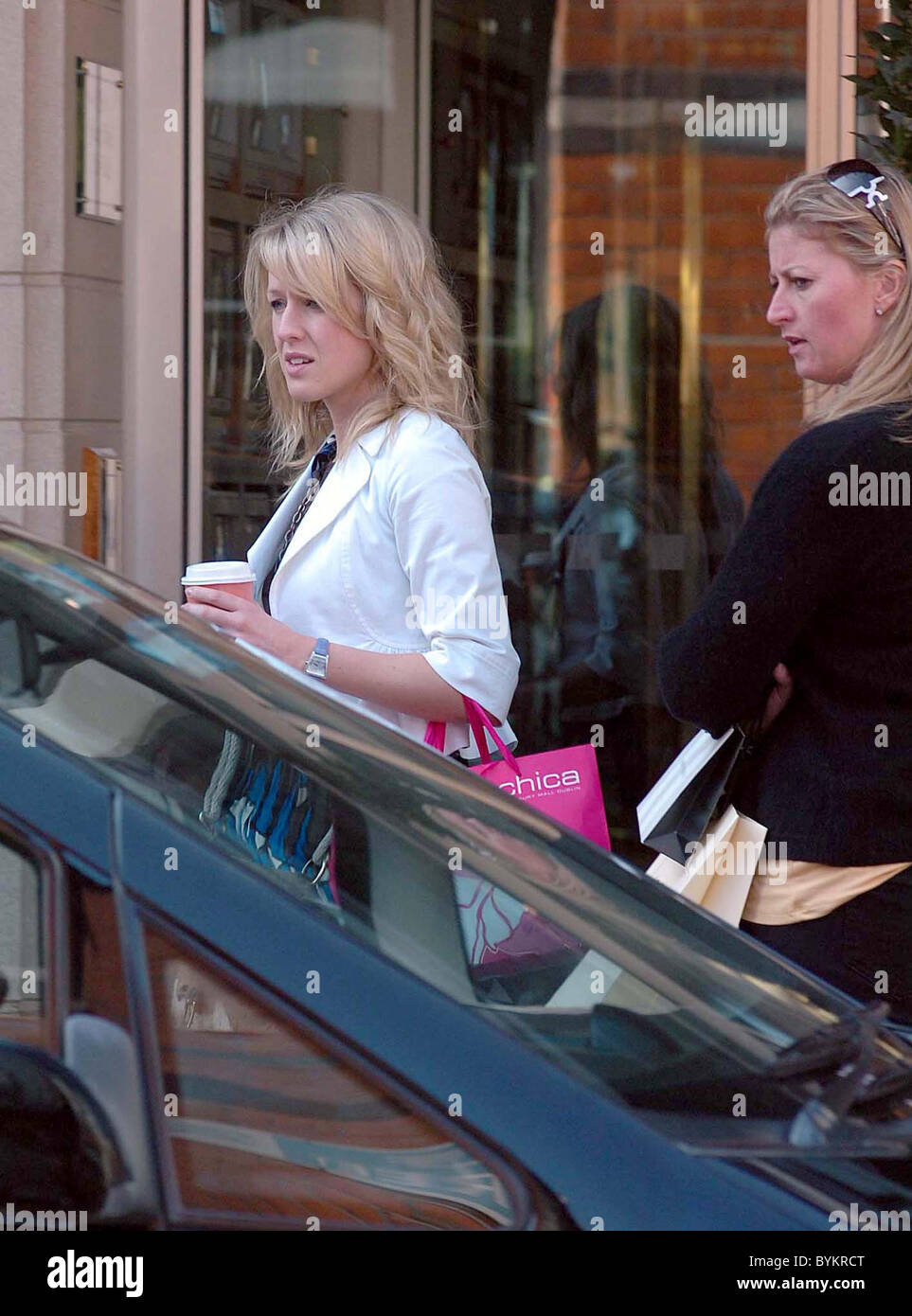 Michael Carrick's girlfriend Lisa Roughead out shopping with friends ...