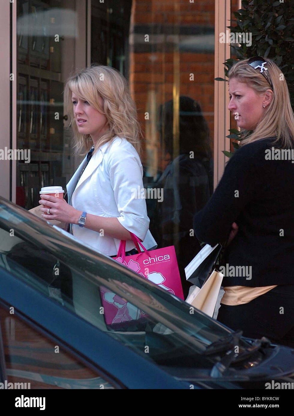Michael Carrick's girlfriend Lisa Roughead out shopping with friends ...