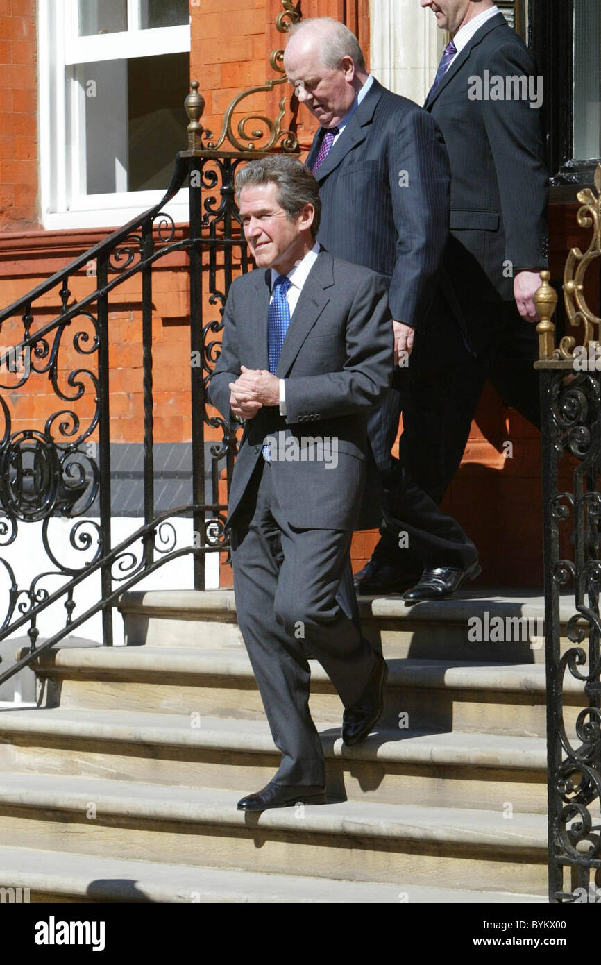 Handing in my resignation hi-res stock photography and images - Alamy