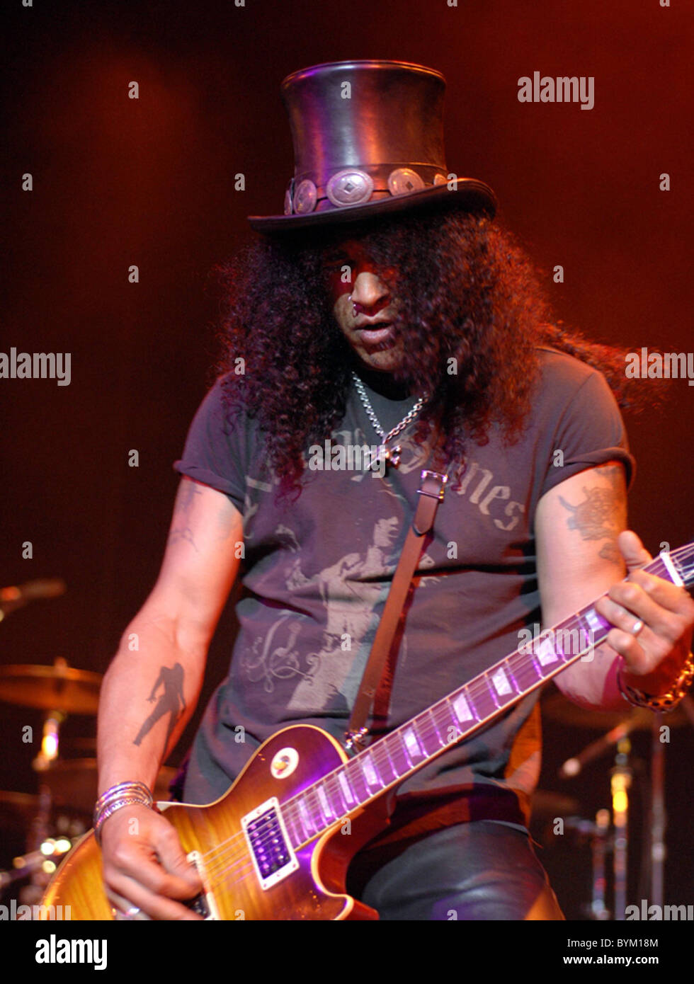 Slash Velvet Revolver performing live at The Avalon Hollywood ...