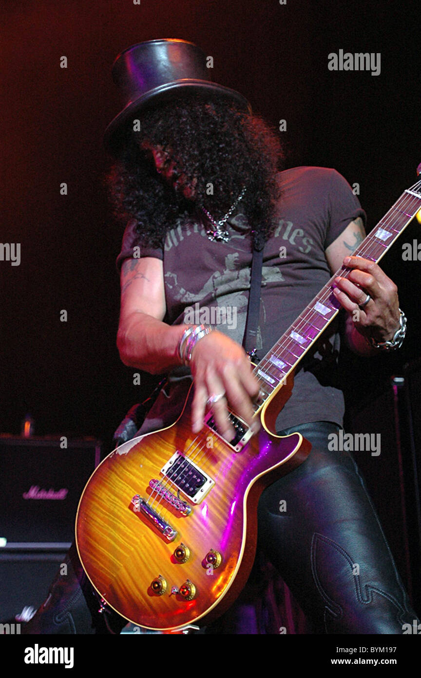 Slash Velvet Revolver performing live at The Avalon Hollywood ...