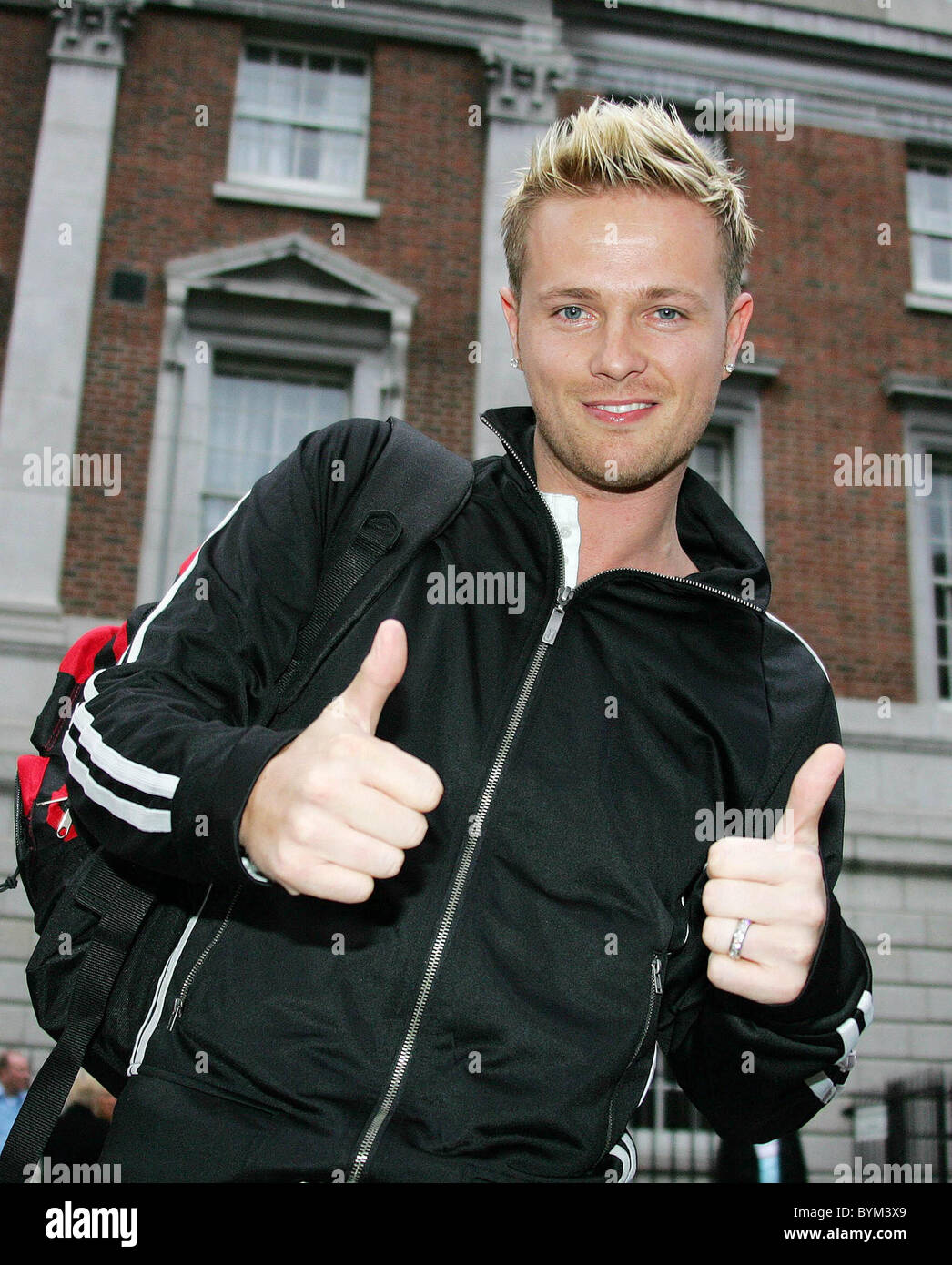 Nicky Byrne leaves Holles Street Baby Hospital to perform with Westlife ...