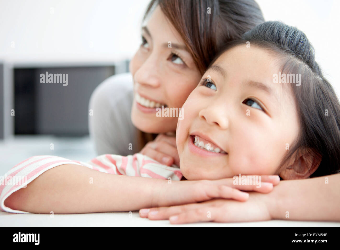 Mother and daughter looking up Stock Photo - Alamy