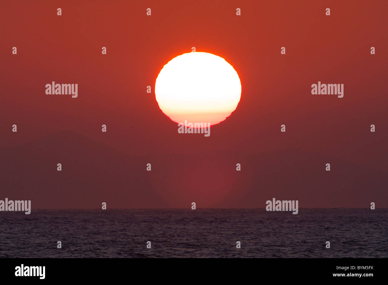 Sea Horizon Over Water Sunrise Sun Dramatic Sky Stock Photo - Alamy