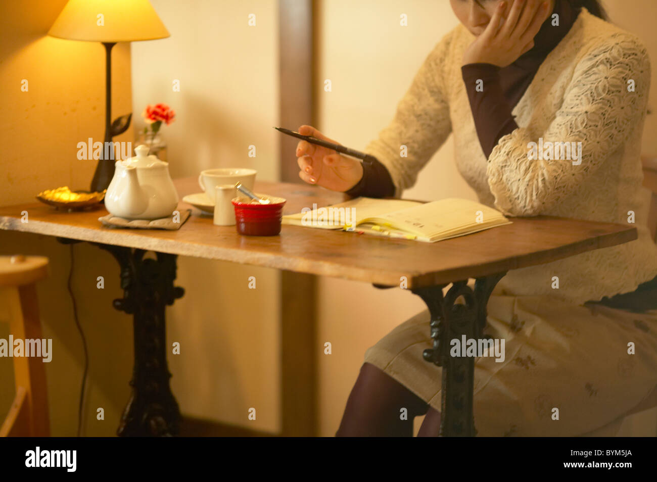 Chin on pot hi-res stock photography and images - Alamy