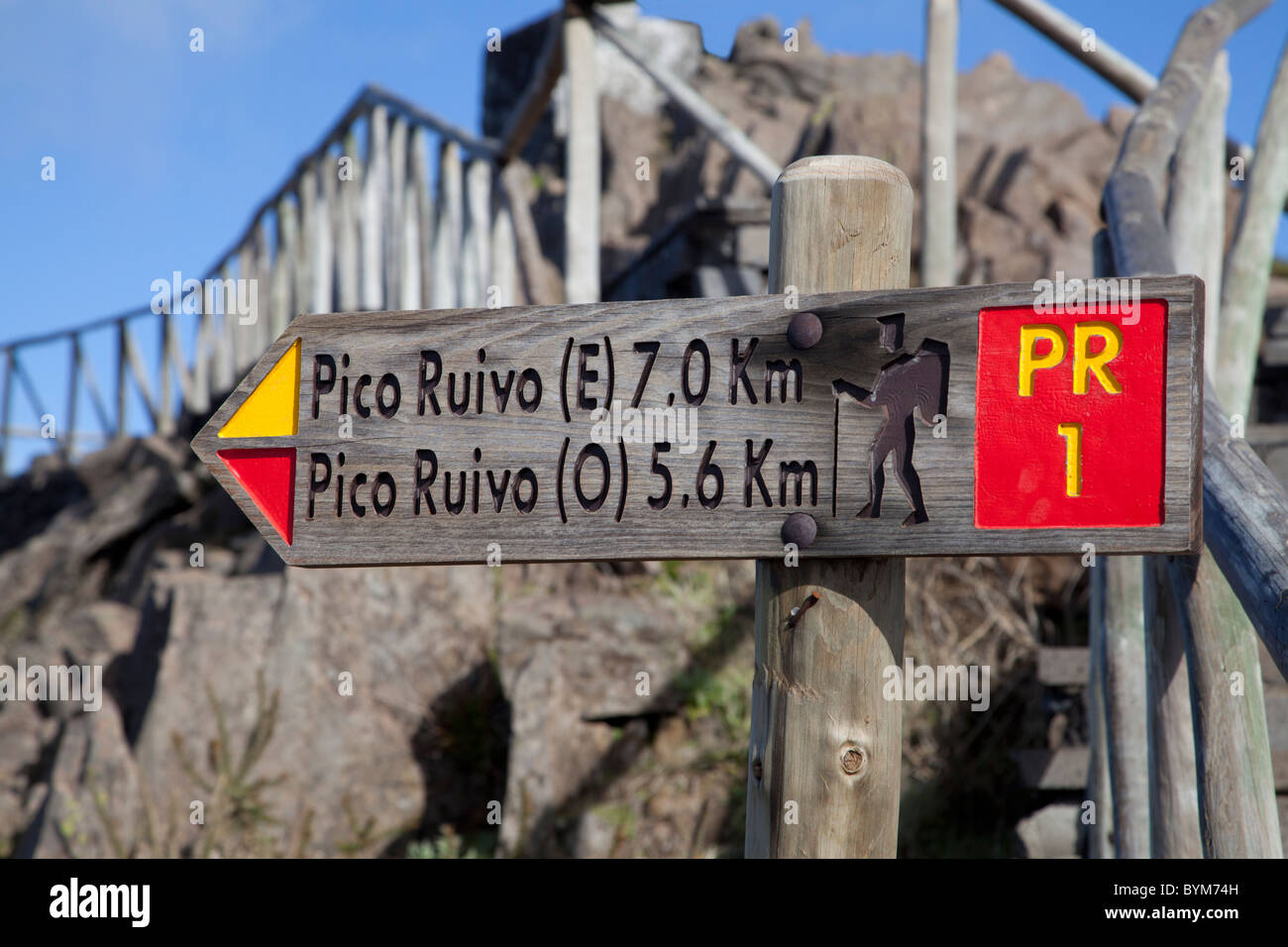 Sign for the PR1 walk from Arieiro to Pico Ruivo in Madeira Stock Photo ...