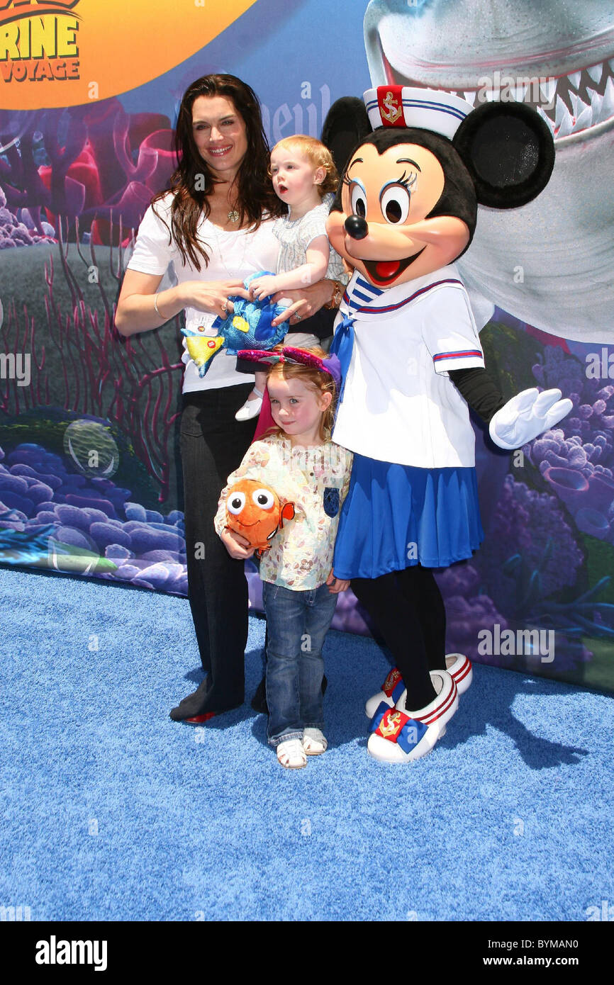 Brooke Shields with daughters Grier Hammond Henchy and Rowan Francis ...