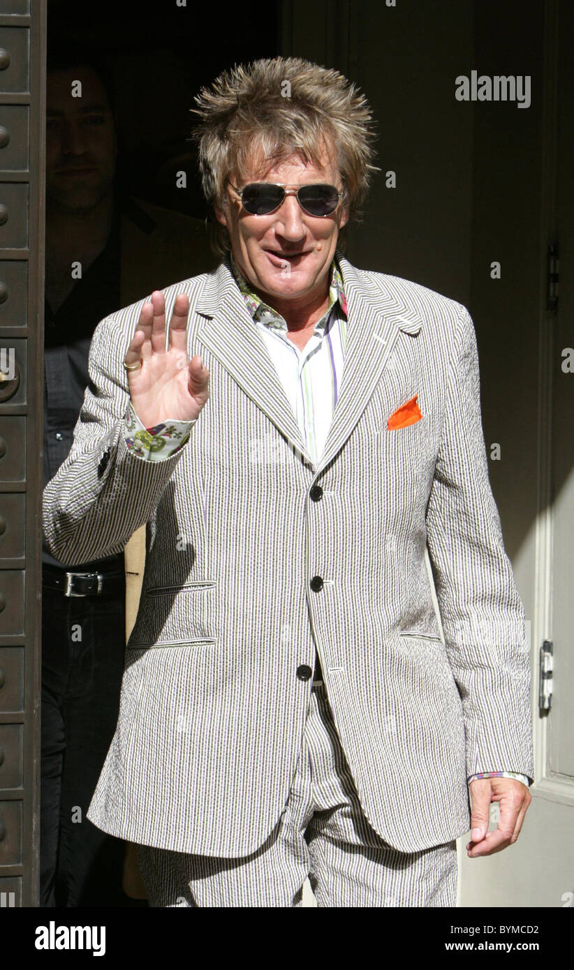 Rod Stewart suit shopping at the Etro store in Bond Street London ...