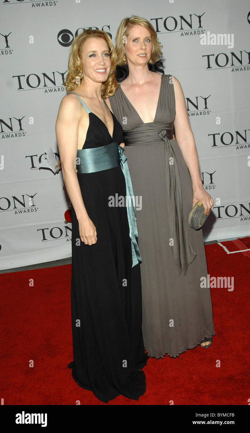 Felicity Huffman and Cynthia Nixon 2007 Tony Awards held at Radio City ...