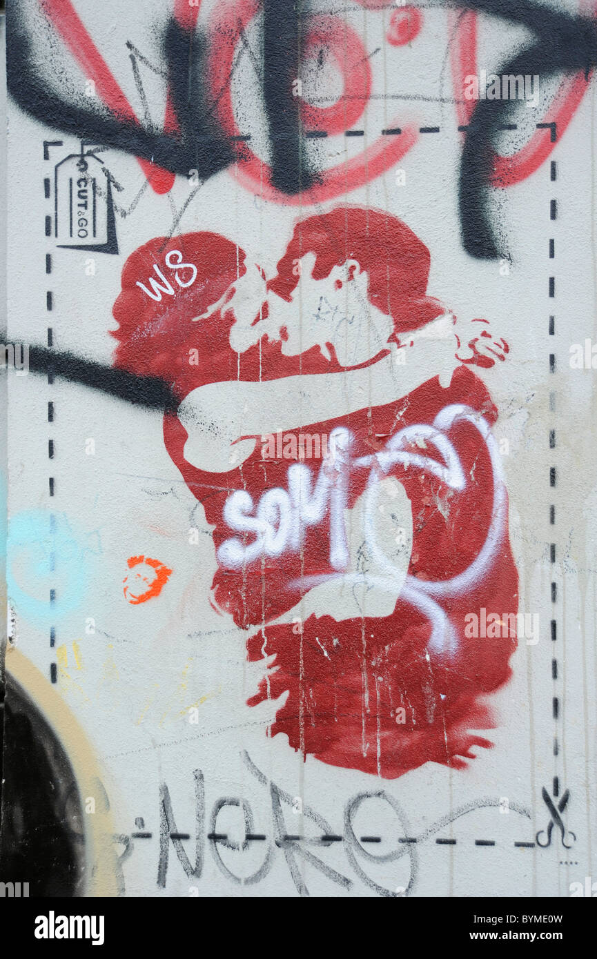 Love graffiti art lovers hi-res stock photography and images - Alamy