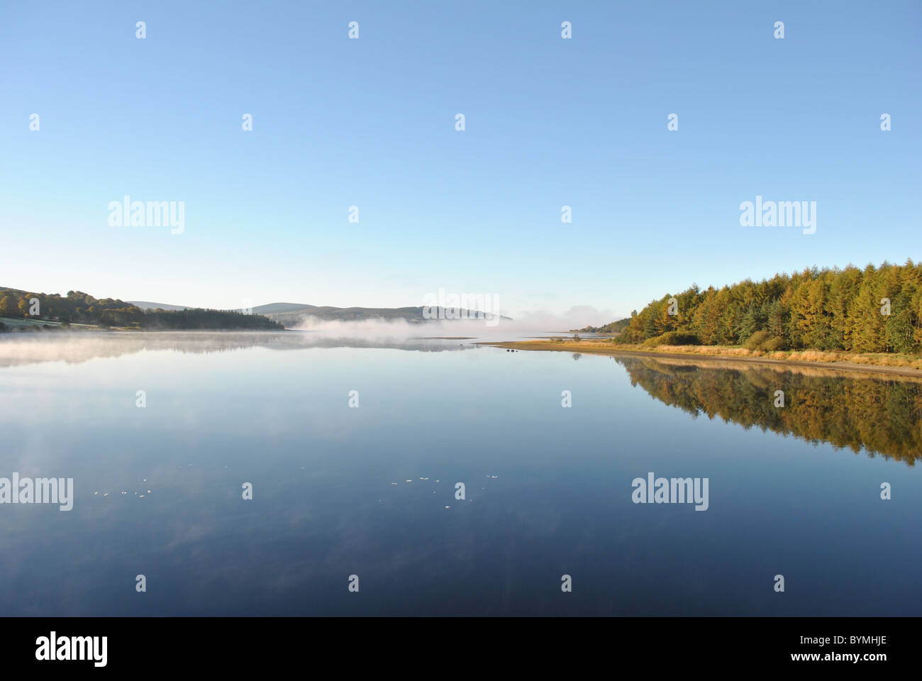 Reflections and mirror image hi-res stock photography and images - Alamy