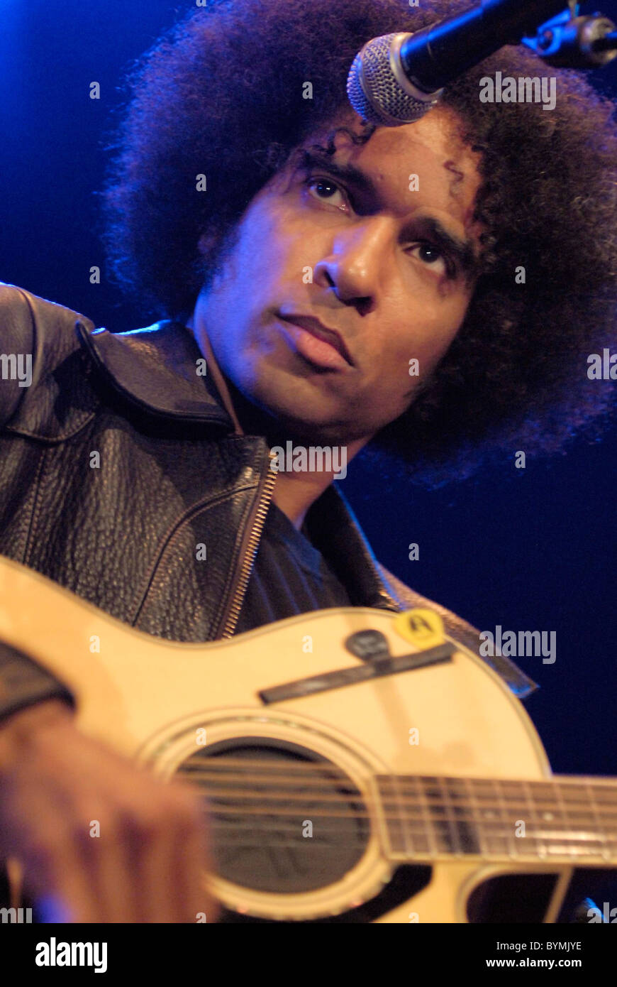 Tom Morello Dimebag Darrell Tribute benefitting Little Kids Rock at the ...