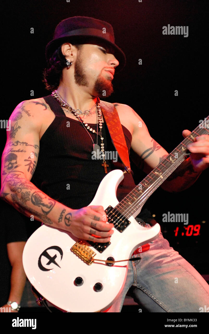 Dave Navarro Dimebag Darrell Tribute benefitting Little Kids Rock at ...