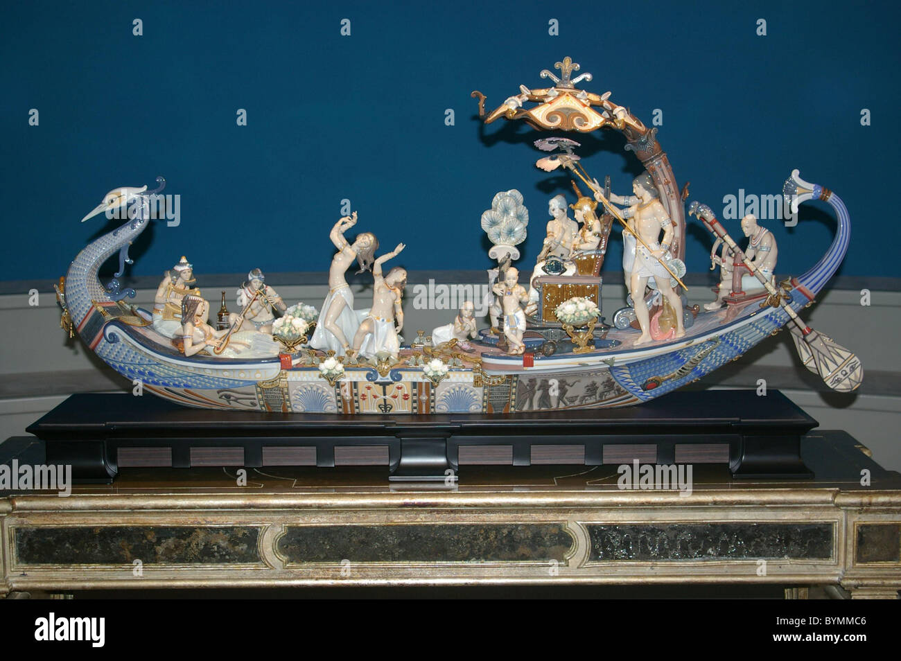 Queen of the Nile sculpture Lladro unveils the new 'Queen of the Nile ...