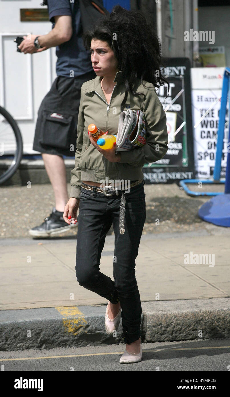 Amy Winehouse pops out to the local shop to pick up some refreshments ...