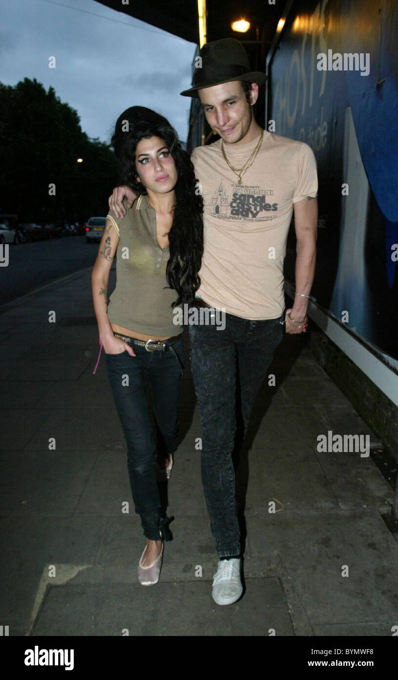 Amy winehouse with blake fielder civil hi-res stock photography and ...