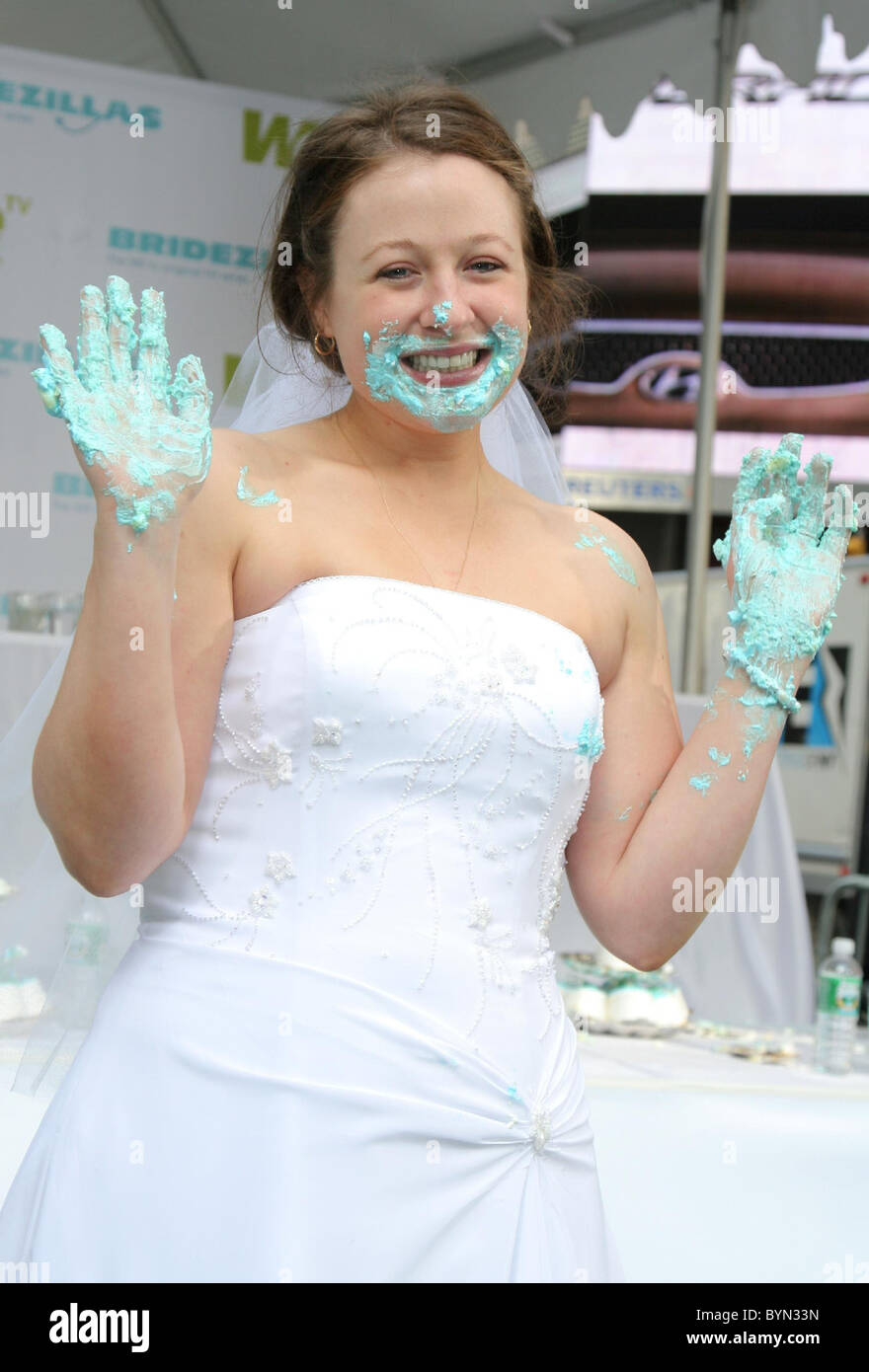 Cake eating contest hi-res stock photography and images - Alamy