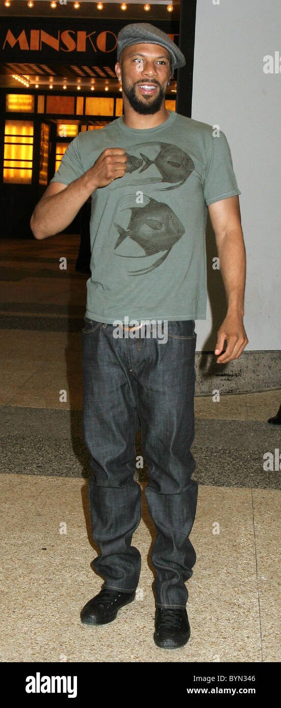 Outside mtv trl studios in times square new york city hi-res stock ...