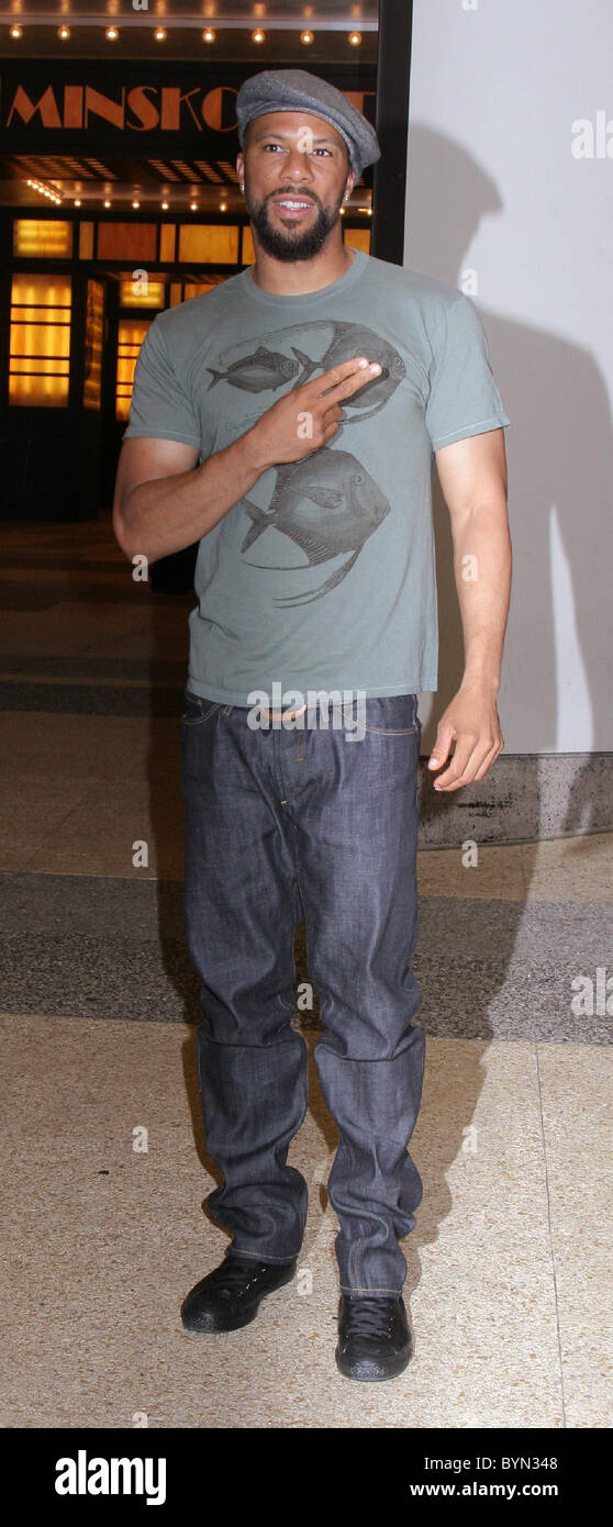 Outside mtv trl studios in times square new york city hi-res stock ...