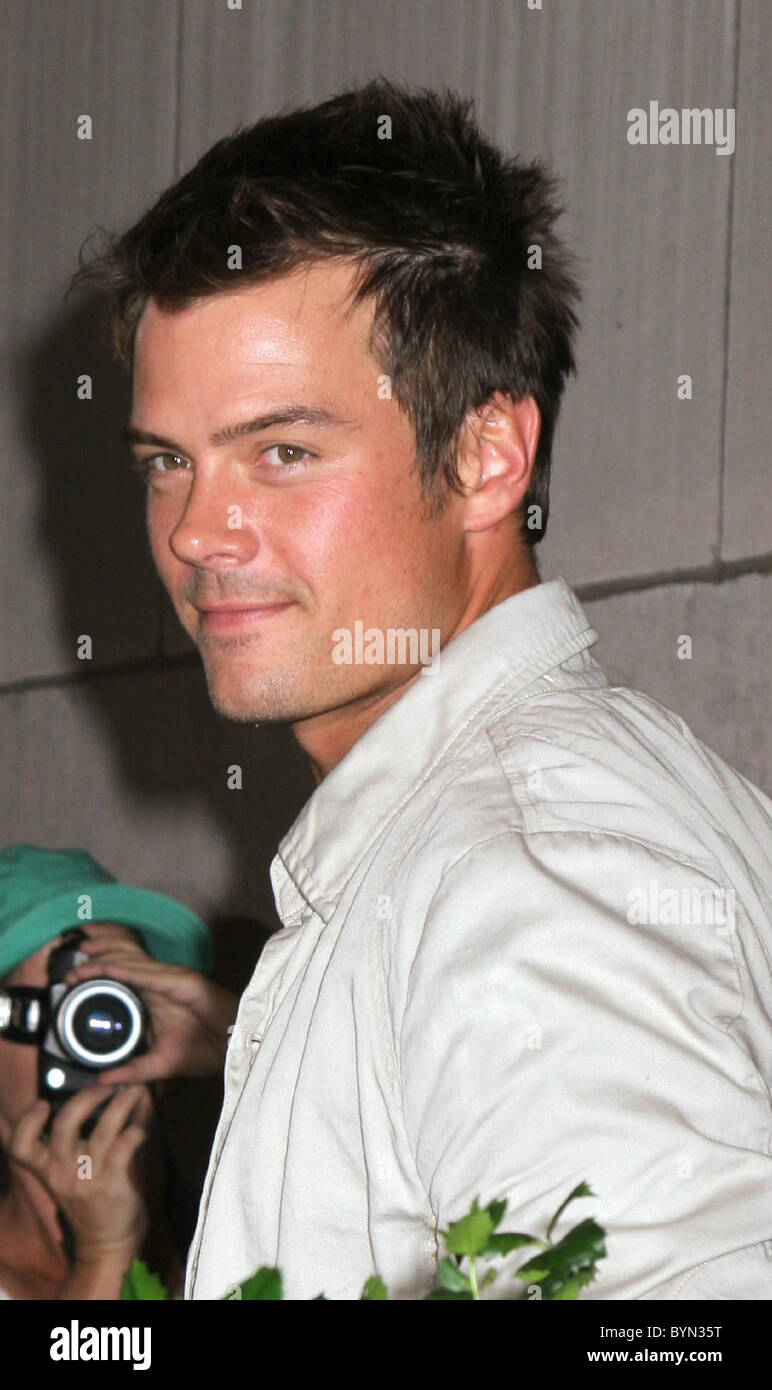 Outside mtv trl studios in times square new york city hi-res stock ...