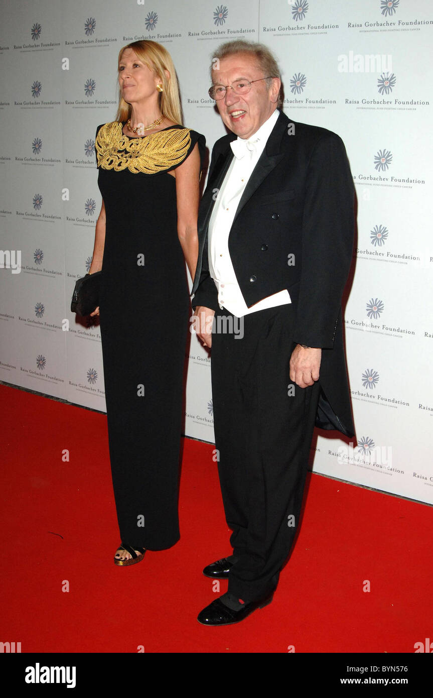 With his wife lady carina hi-res stock photography and images - Alamy