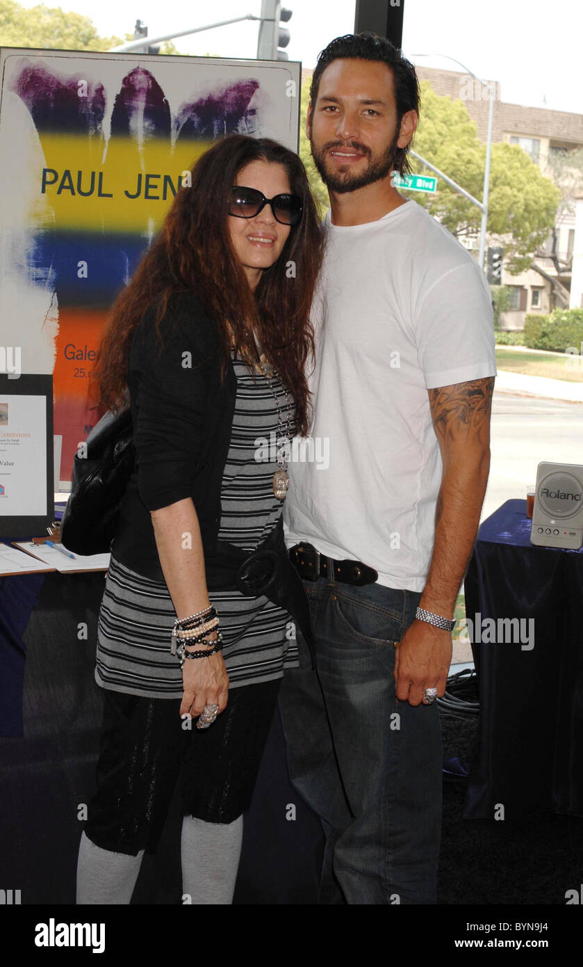 Lori Rodkin and Guest Friendly House presents Fashion for Life 2007 ...