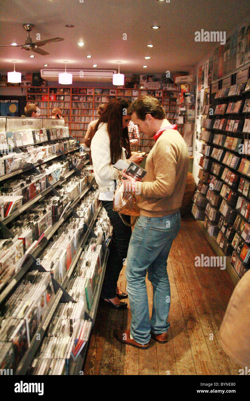 Chantelle Houghton and Samuel Preston hit The Lanes for some retail ...