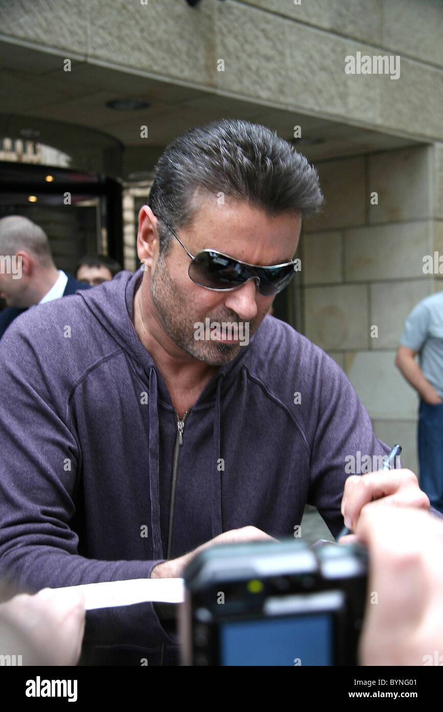George Michael leaves the Four Seasons hotel on his way to the airport ...