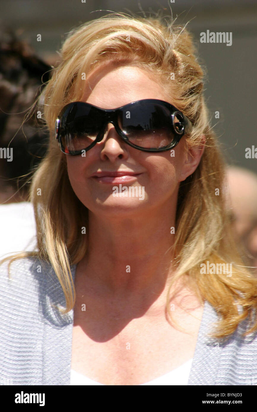 Kathy Hilton support television icon Barbara Walters as she is honored ...