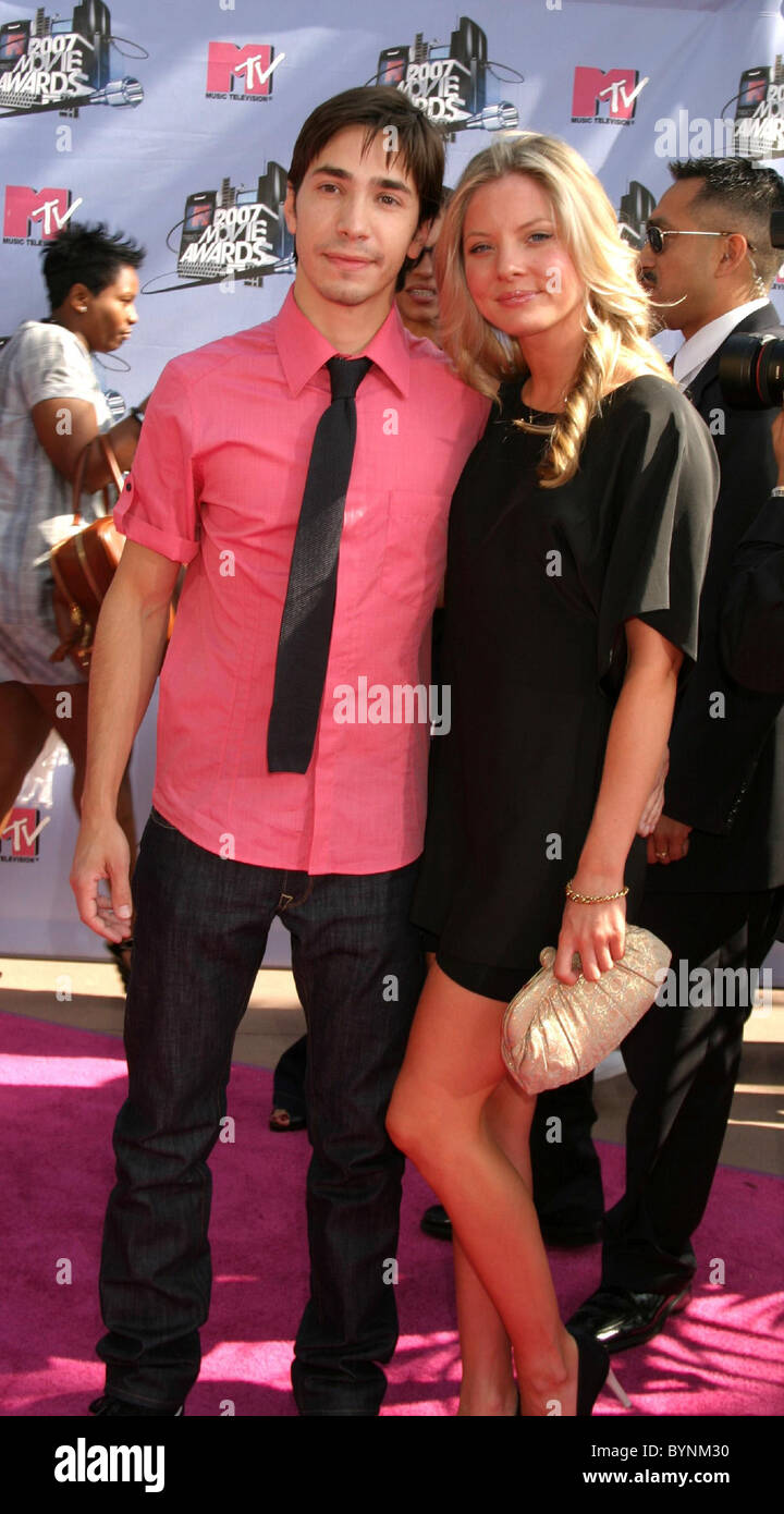 Justin Long and guest '2007 MTV Movie Awards' at the Gibson ...