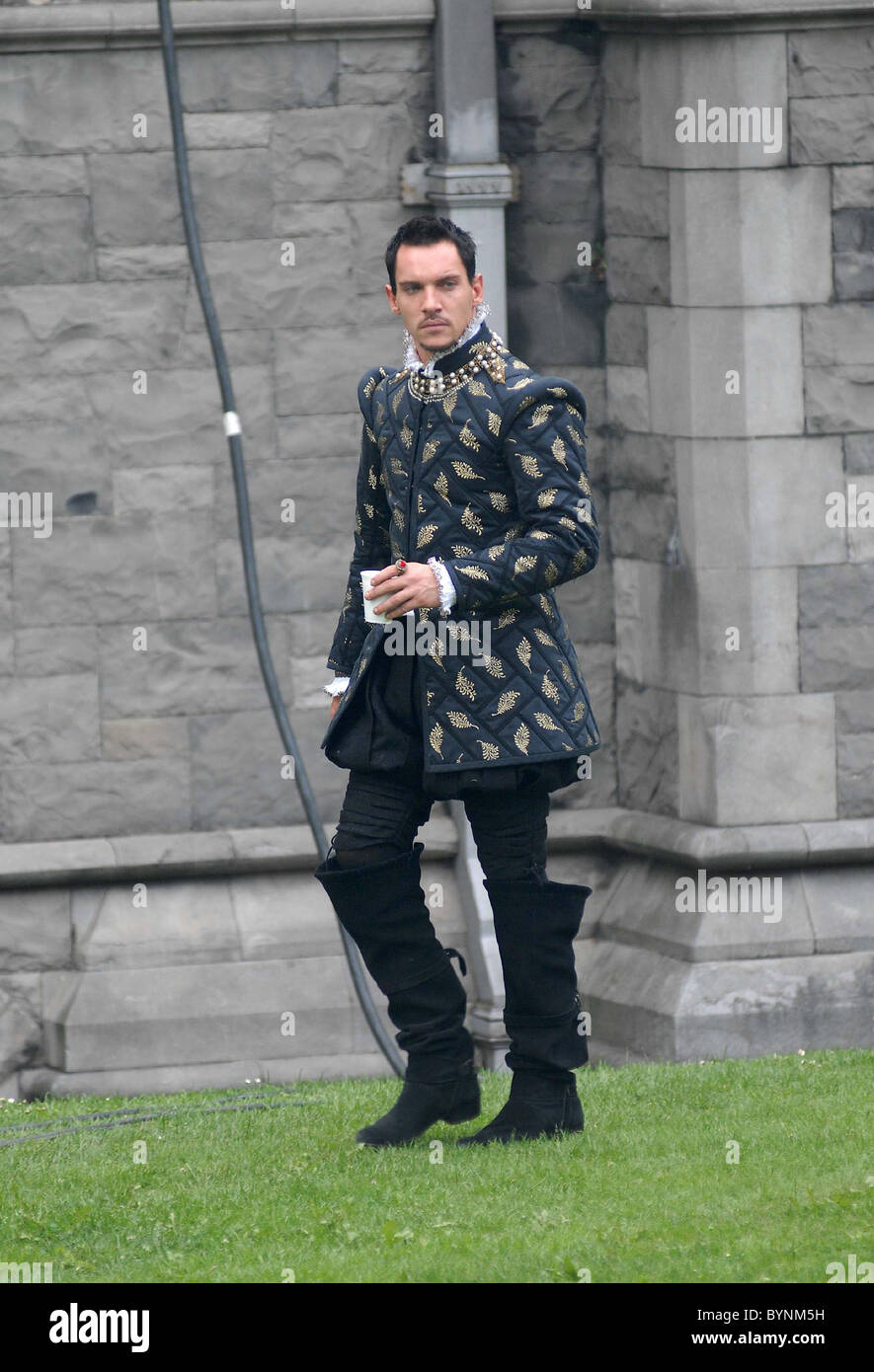 Jonathan Rhys Meyers (Henry VIII) First day of filming the second ...