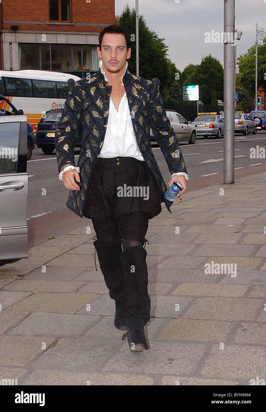 Jonathan Rhys Meyers (Henry VIII) First day of filming the second ...