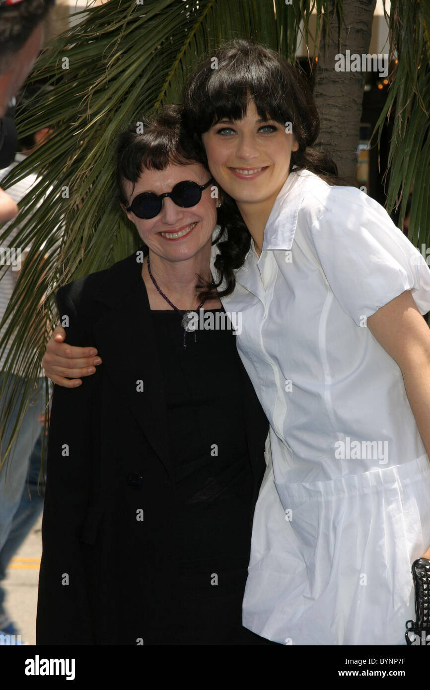 Mary jo deschanel hi-res stock photography and images - Alamy