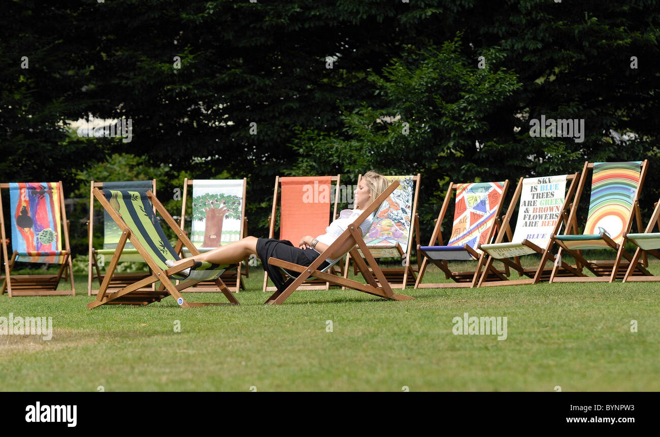 The Finishing Academy's Jill Pollitt teaches deckchair etiquette to ...