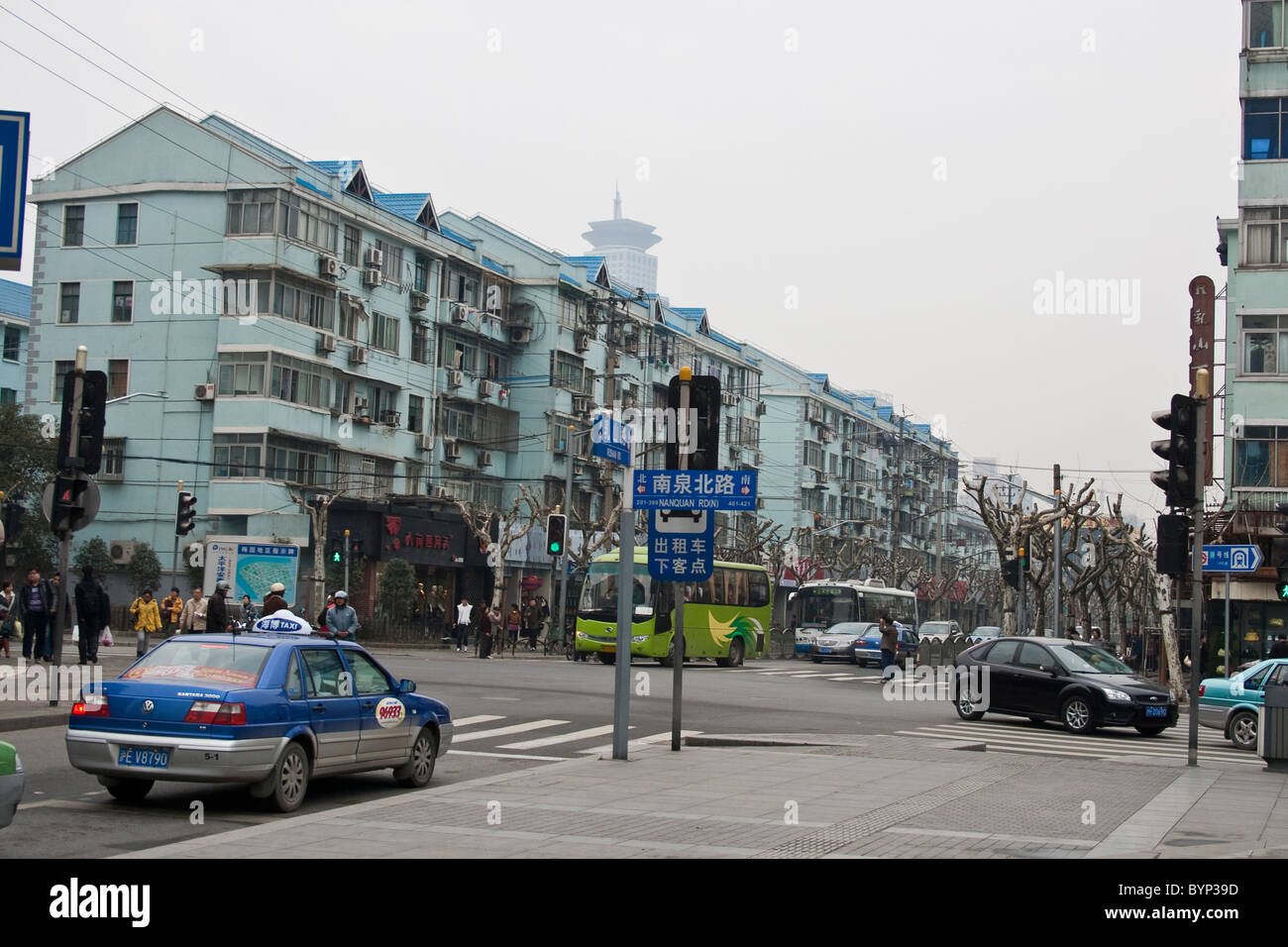 Overcrowded residential building hi-res stock photography and images ...