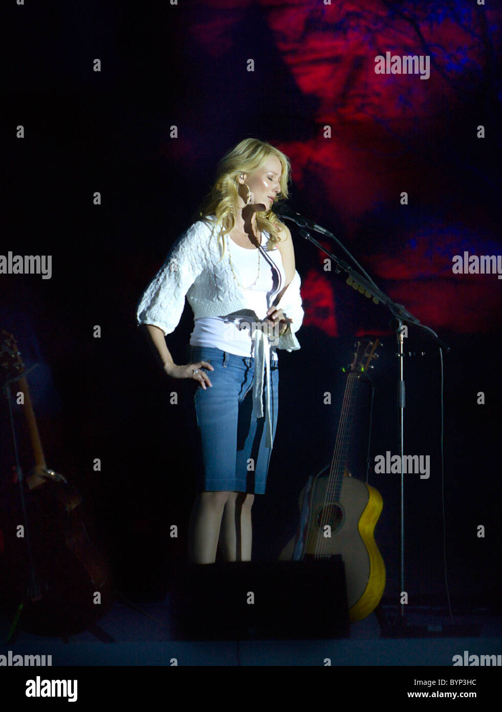 Jewel performing in concert at The Springs Preserve grand opening Las ...