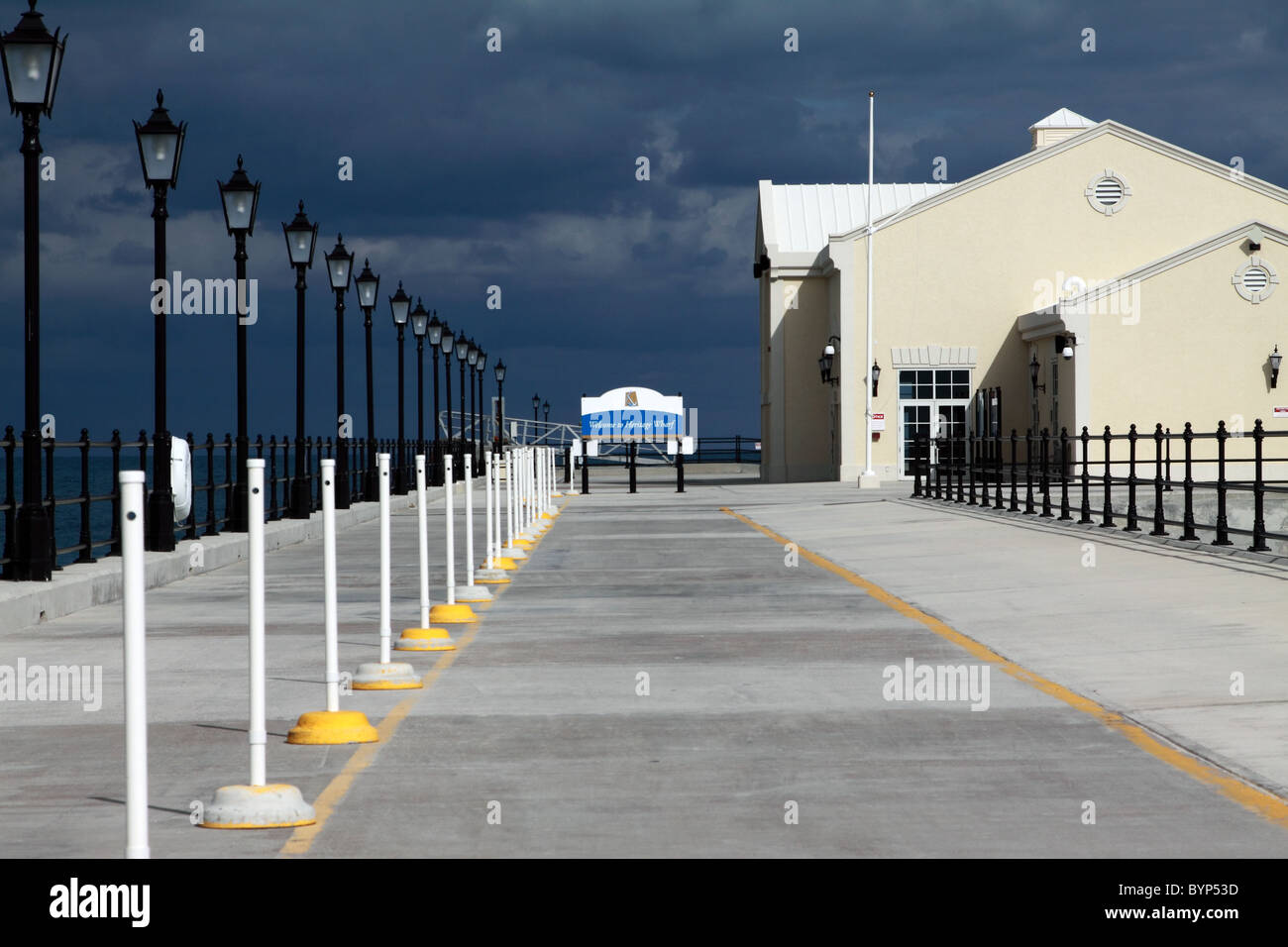Cruise ship wharf in Royal Naval Dockyard in Bermuda Stock Photo - Alamy
