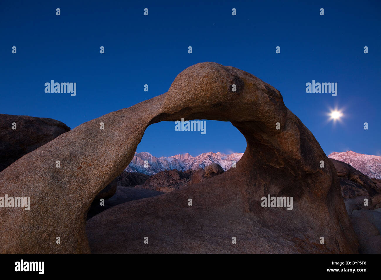 Full moon with Mobius Arch in the Alabama Hills with the Sierras in the ...