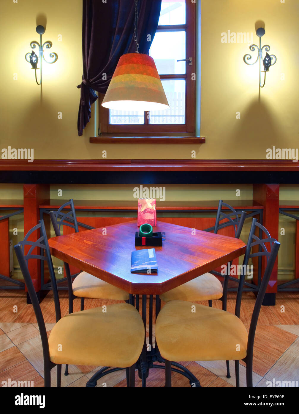 Traditional college dining hall hi-res stock photography and images - Alamy