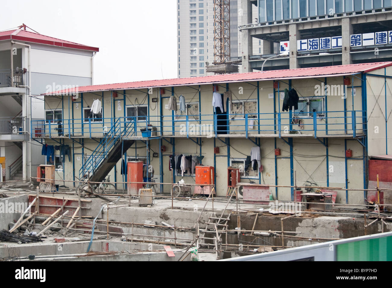Workers accommodation at the Shanghai Tower construction site, Shanghai ...