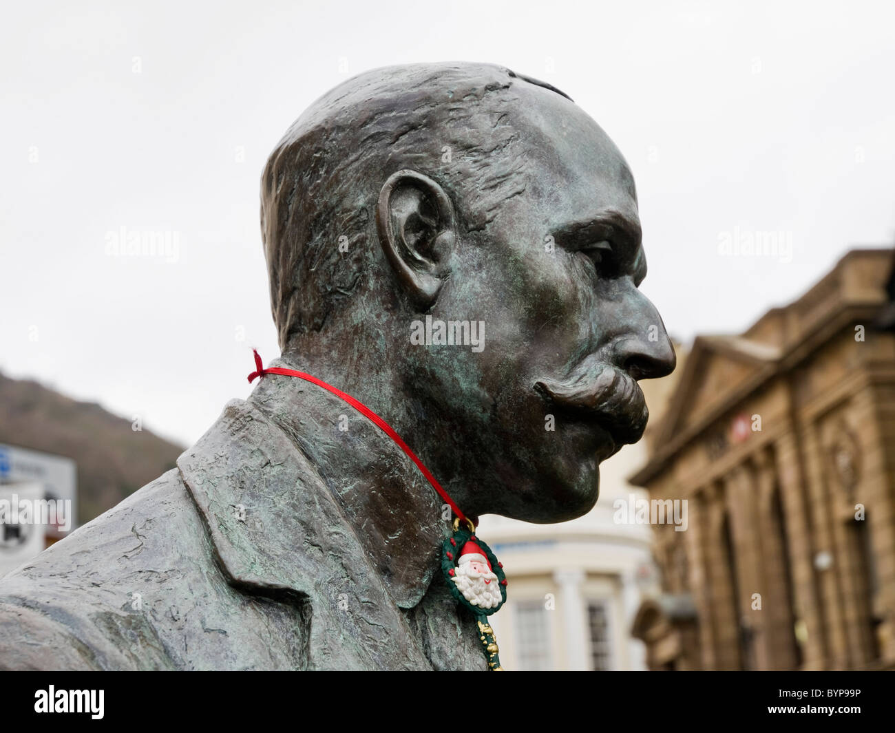 Statue of Edward Elgar with Christmas decoration Stock Photo - Alamy