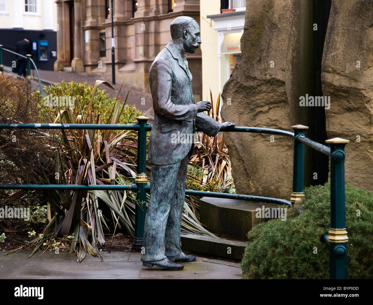 Sir Edward Elgar statue looks out over Malvern Stock Photo - Alamy