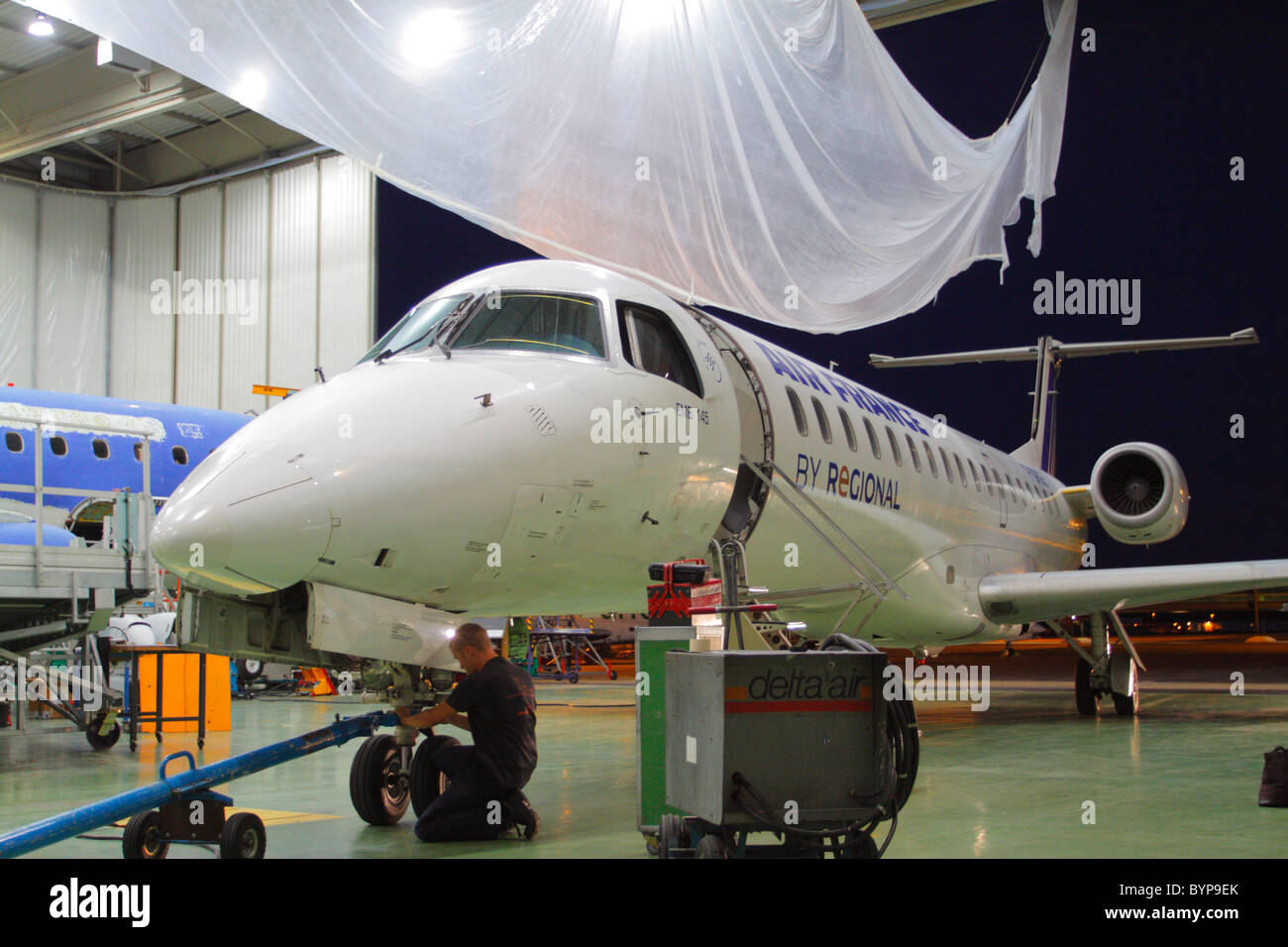 Aviation maintenance hi-res stock photography and images - Alamy
