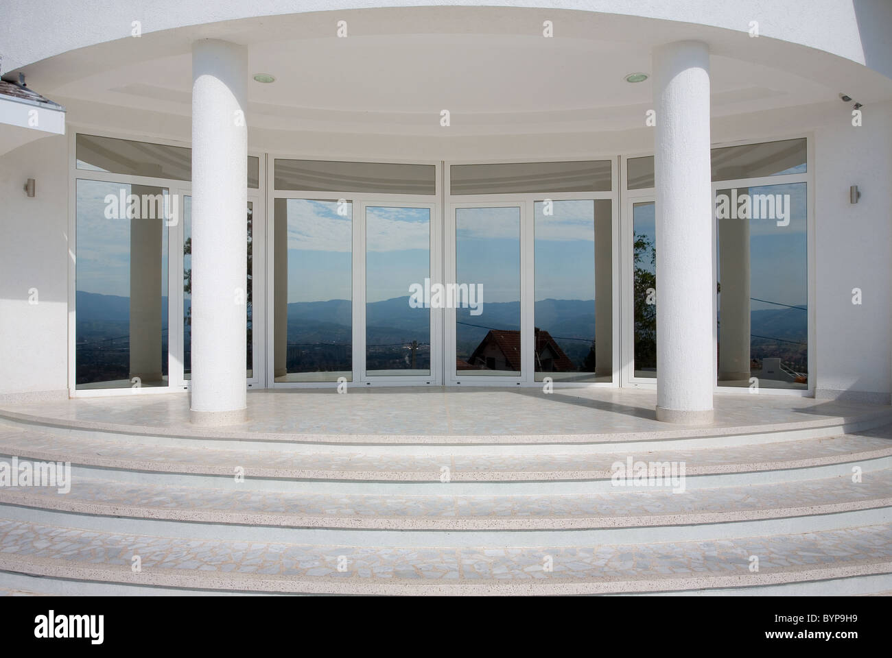 Luxury home modern exterior night hi-res stock photography and images ...