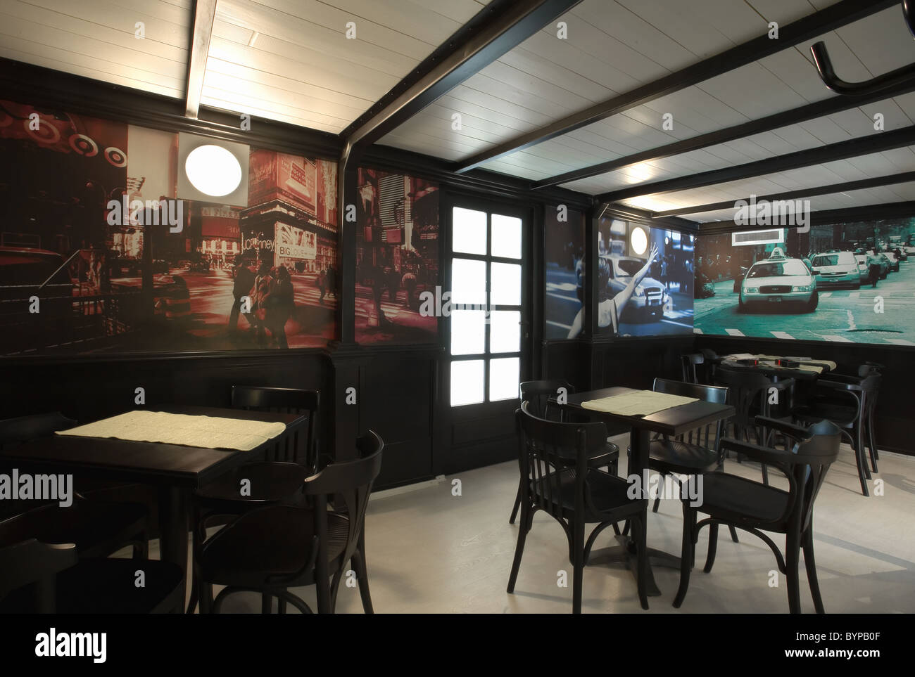 Traditional college dining hall hi-res stock photography and images - Alamy