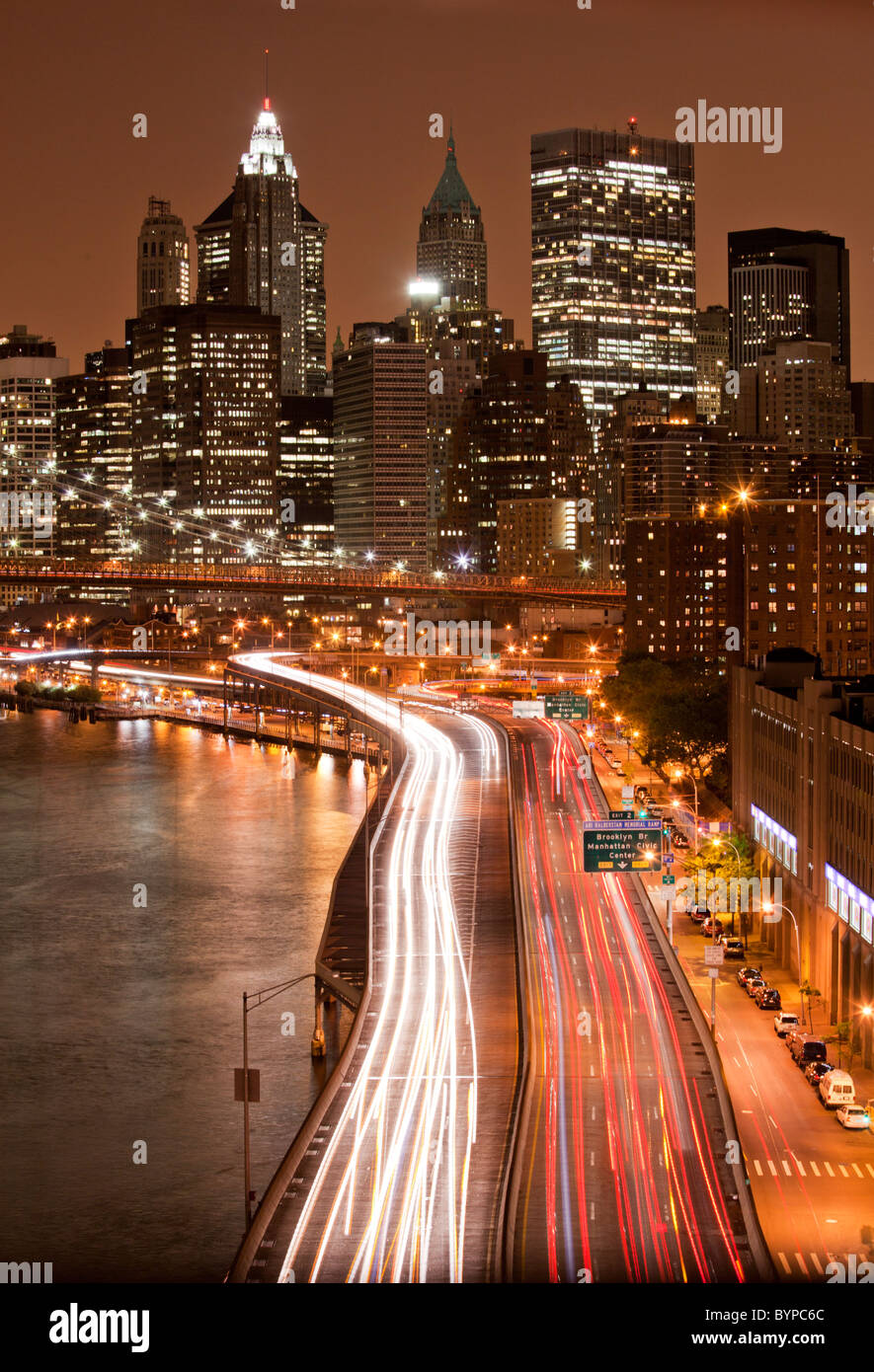 USA, New York, Brooklyn, Overhead view of parkway along East River with ...
