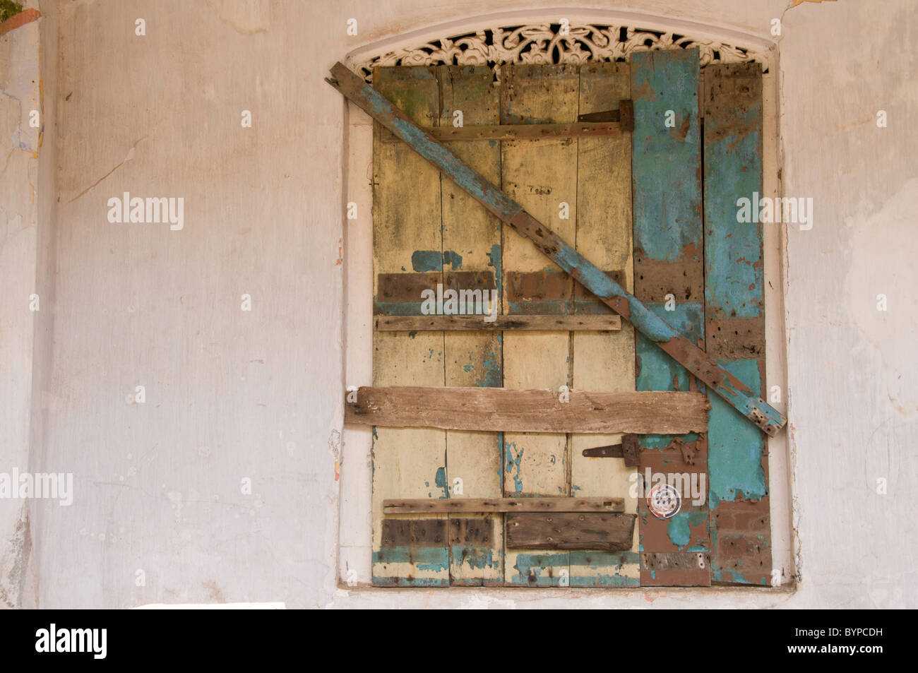 Boarded up window Stock Photo - Alamy